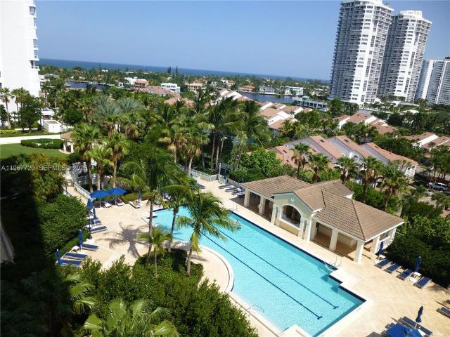 Luxury apartment complex for rent in Aventura, Florida