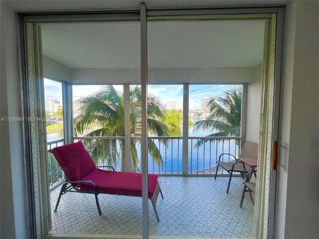 Luxury apartment complex for rent in Aventura, Florida