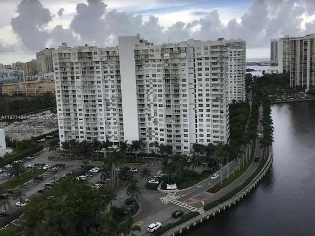 Luxury apartment complex for rent in Aventura, Florida