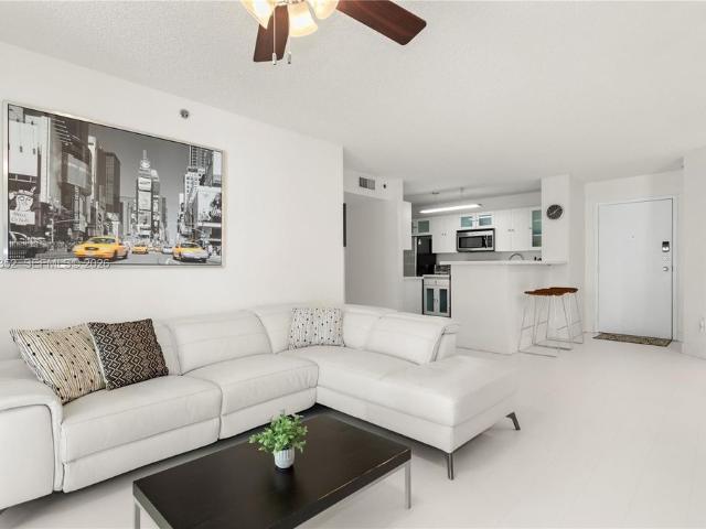 Luxury apartment complex for rent in Aventura, Florida