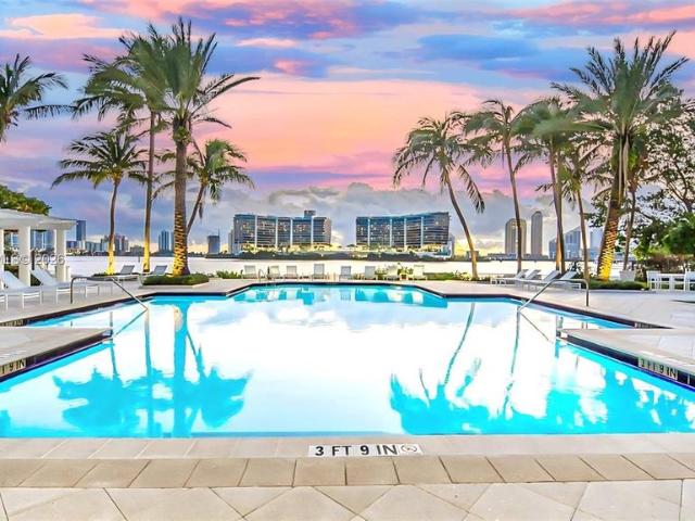 Luxury apartment complex for rent in Aventura, Florida
