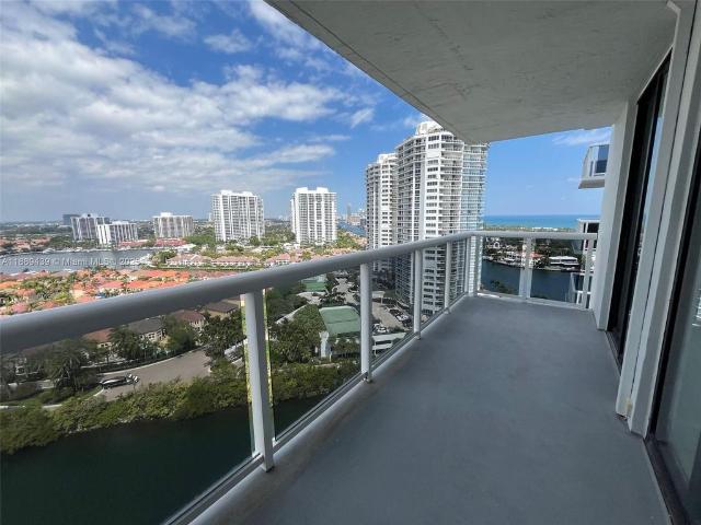 Luxury apartment complex for rent in Aventura, Florida