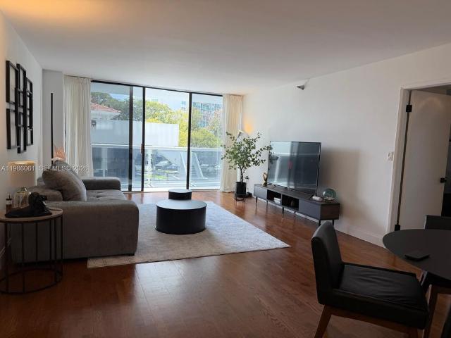 Luxury apartment complex for rent in Aventura, Florida