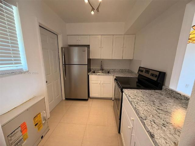 Luxury apartment complex for rent in Aventura, Florida