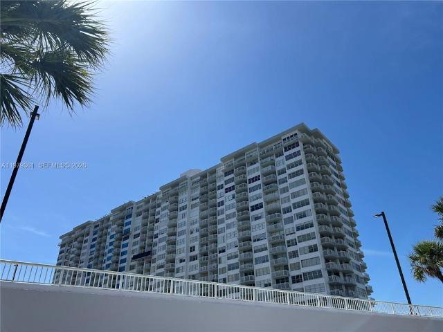 Luxury apartment complex for rent in Aventura, Florida