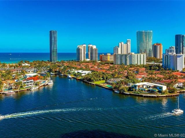 Luxury apartment complex for rent in Aventura, Florida