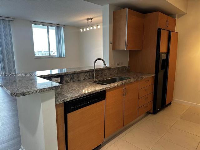 Luxury apartment complex for rent in Aventura, Florida