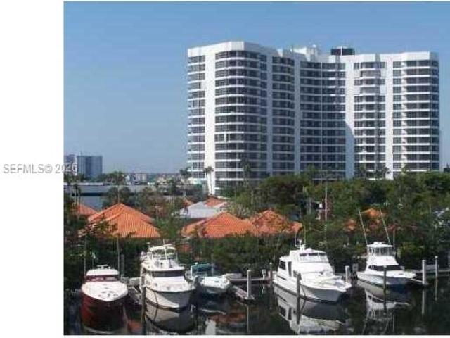 Luxury apartment complex for rent in Aventura, Florida