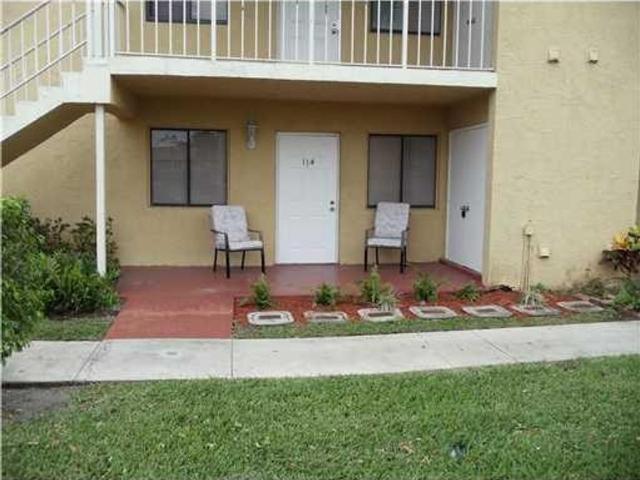 Luxury apartment complex for rent in Aventura, Florida