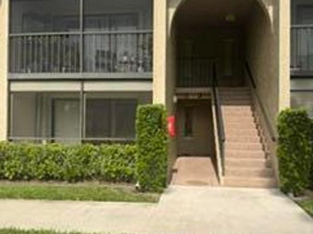 Luxury apartment complex for rent in Aventura, Florida