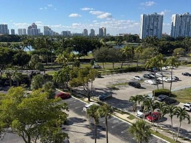 Luxury apartment complex for rent in Aventura, Florida