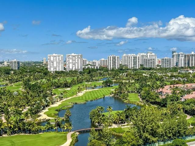 Luxury apartment complex for rent in Aventura, Florida