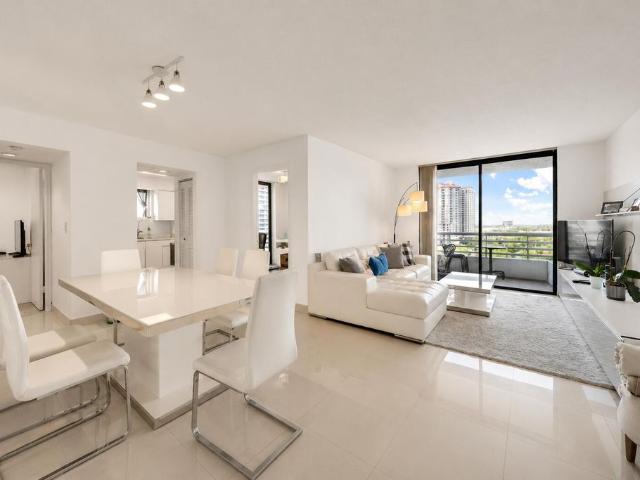 Luxury apartment complex for rent in Aventura, Florida