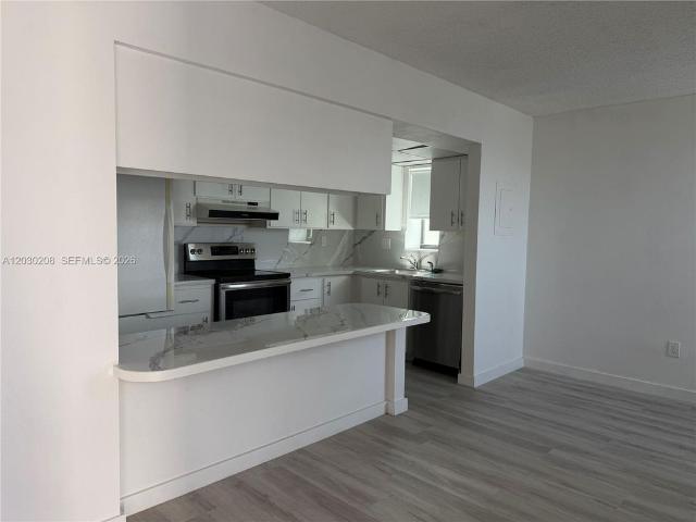 Luxury apartment complex for rent in Aventura, Florida