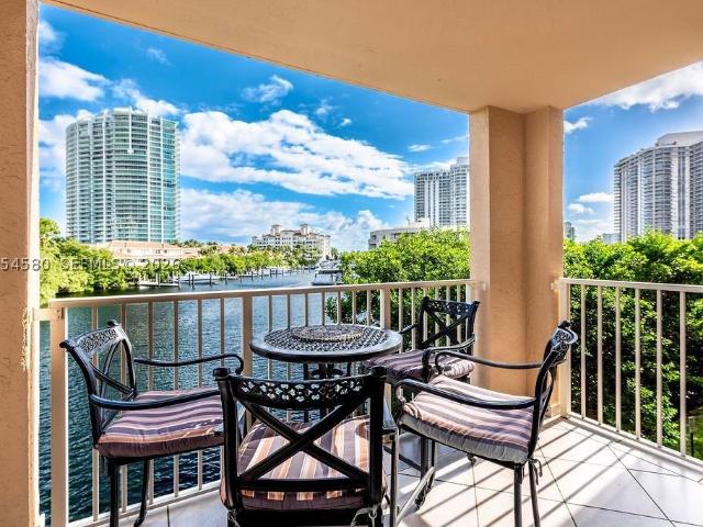 Luxury apartment complex for rent in Aventura, Florida