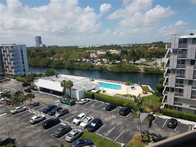 Luxury apartment complex for rent in Aventura, Florida