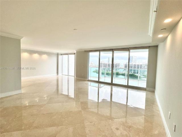 Luxury apartment complex for rent in Aventura, Florida