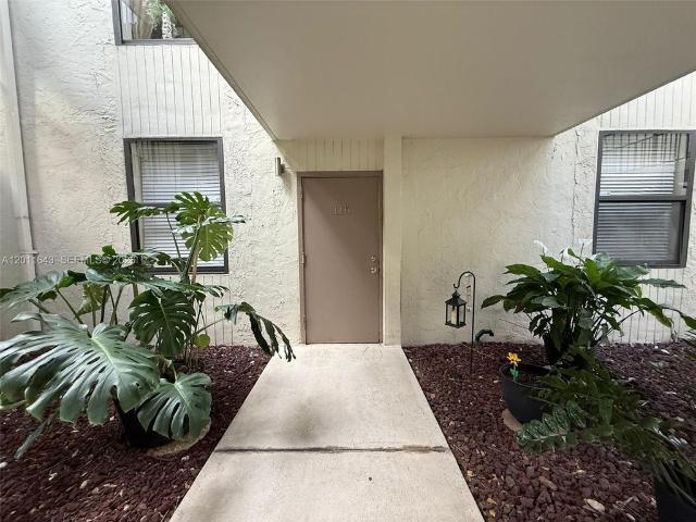 Luxury apartment complex for rent in Aventura, Florida