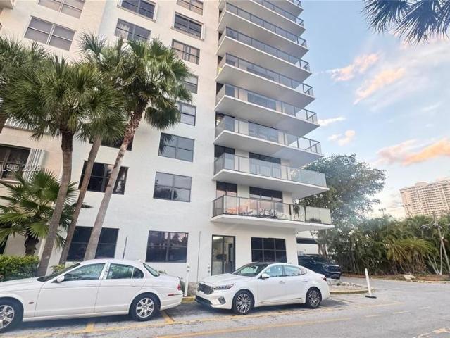 Luxury apartment complex for rent in Aventura, Florida