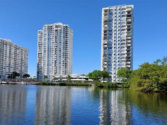 Luxury apartment complex for rent in Aventura, Florida