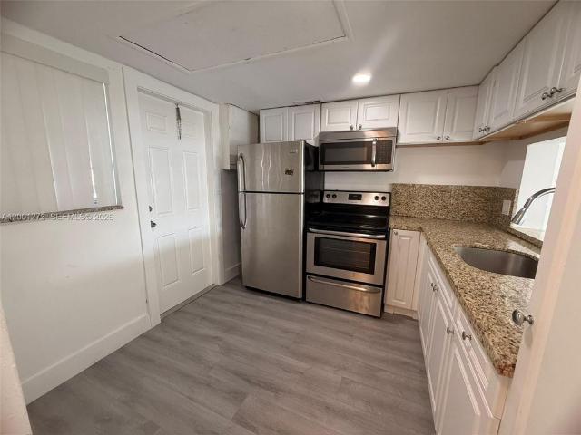 Luxury apartment complex for rent in Aventura, Florida