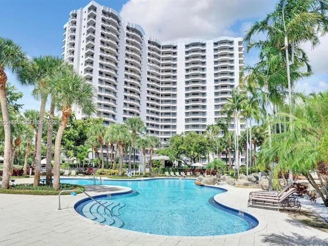 Luxury apartment complex for rent in Aventura, Florida