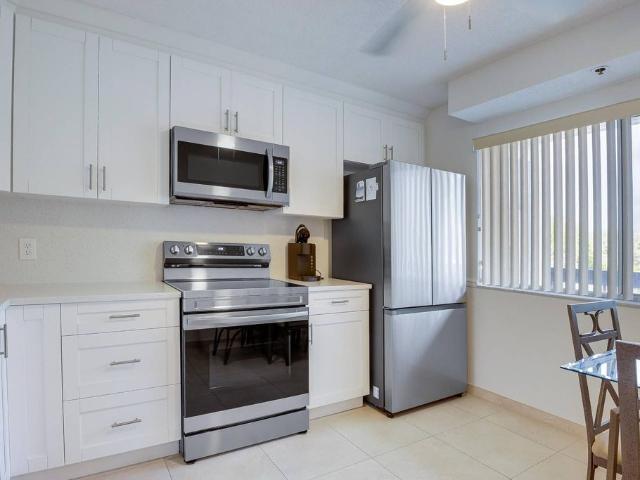 Luxury apartment complex for rent in Lake Worth, United States