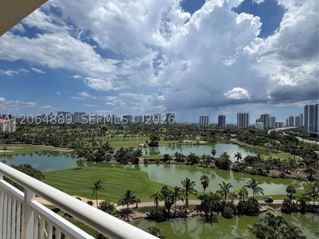 Luxury apartment complex for rent in Aventura, Florida