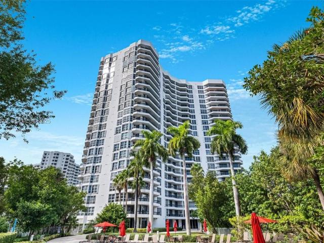 Luxury apartment complex for rent in Aventura, Florida