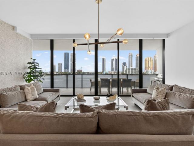 Luxury apartment complex for rent in Aventura, Florida
