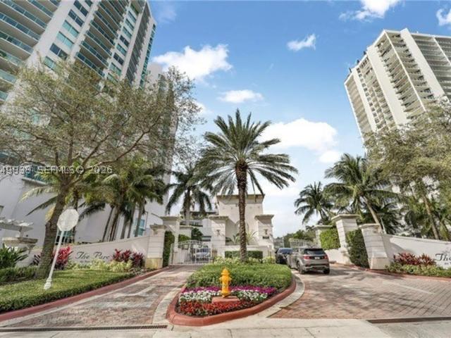 Luxury apartment complex for rent in Aventura, Florida