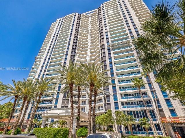 Luxury apartment complex for rent in Aventura, Florida