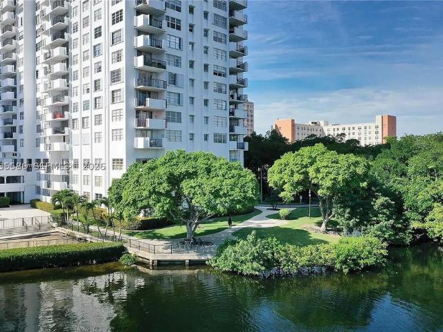 Luxury apartment complex for rent in Aventura, Florida