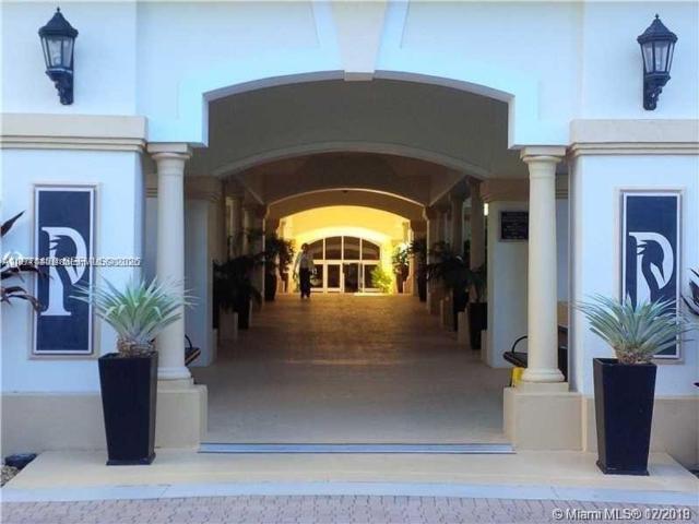 Luxury apartment complex for rent in Aventura, Florida
