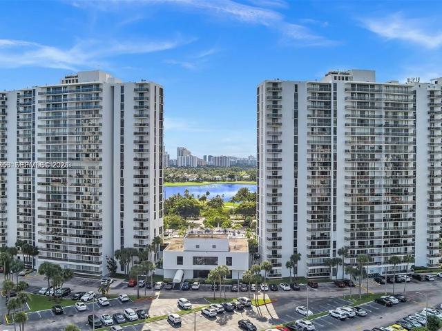 Luxury apartment complex for rent in Aventura, Florida