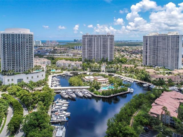 Luxury apartment complex for rent in Aventura, Florida