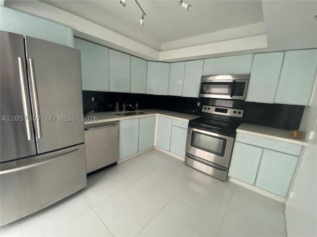 Luxury apartment complex for rent in Aventura, Florida
