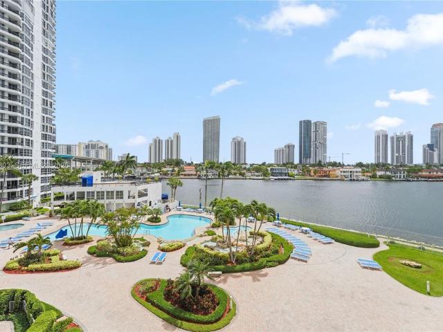 Luxury apartment complex for rent in Aventura, Florida