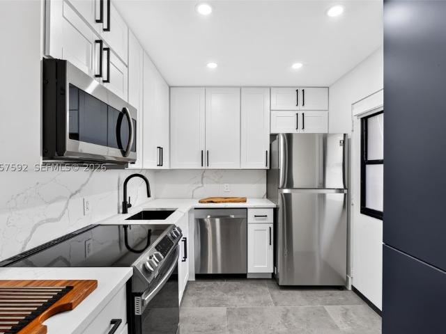 Luxury apartment complex for rent in Aventura, Florida