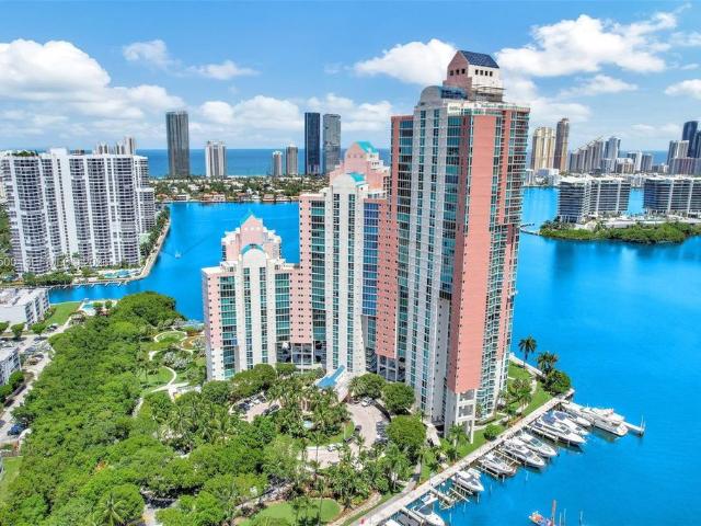 Luxury apartment complex for rent in Aventura, Florida