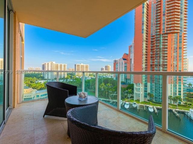 Luxury apartment complex for rent in Aventura, Florida