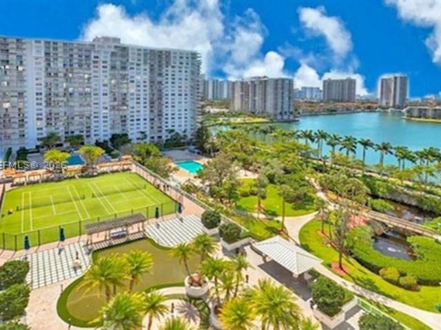 Luxury apartment complex for rent in Aventura, Florida