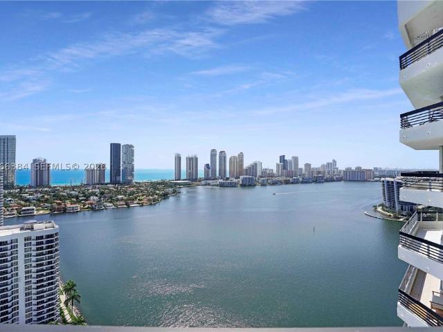 Luxury apartment complex for rent in Aventura, Florida