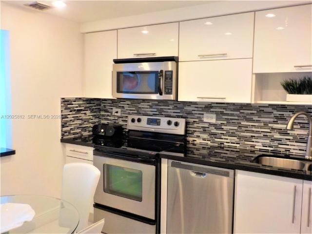 Luxury apartment complex for rent in Aventura, Florida