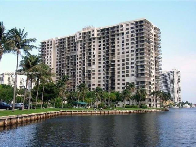 Luxury apartment complex for rent in Aventura, Florida