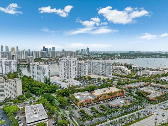 Luxury apartment complex for rent in Aventura, Florida
