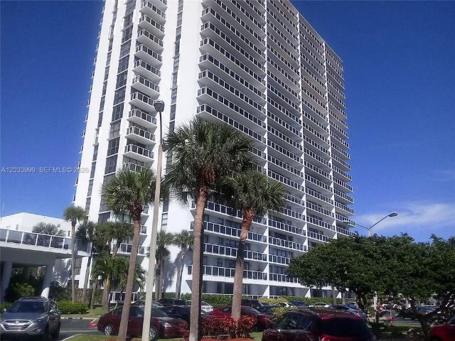 Luxury apartment complex for rent in Aventura, Florida