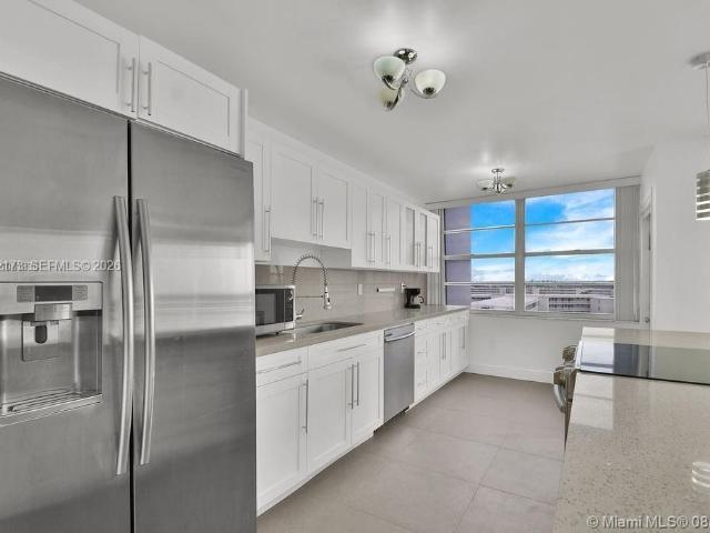 Luxury apartment complex for rent in Aventura, Florida