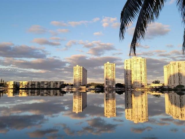 Luxury apartment complex for rent in Aventura, Florida