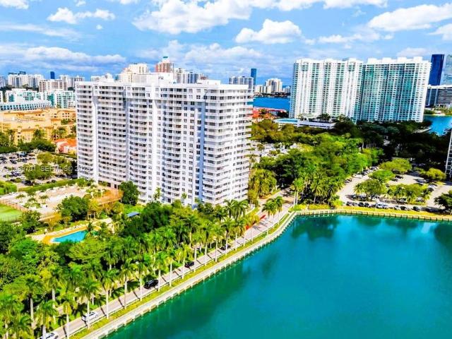 Luxury apartment complex for rent in Aventura, Florida